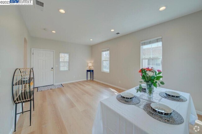 Veranda At Gale Ranch Apartments for Rent with a Swimming Pool - San ...