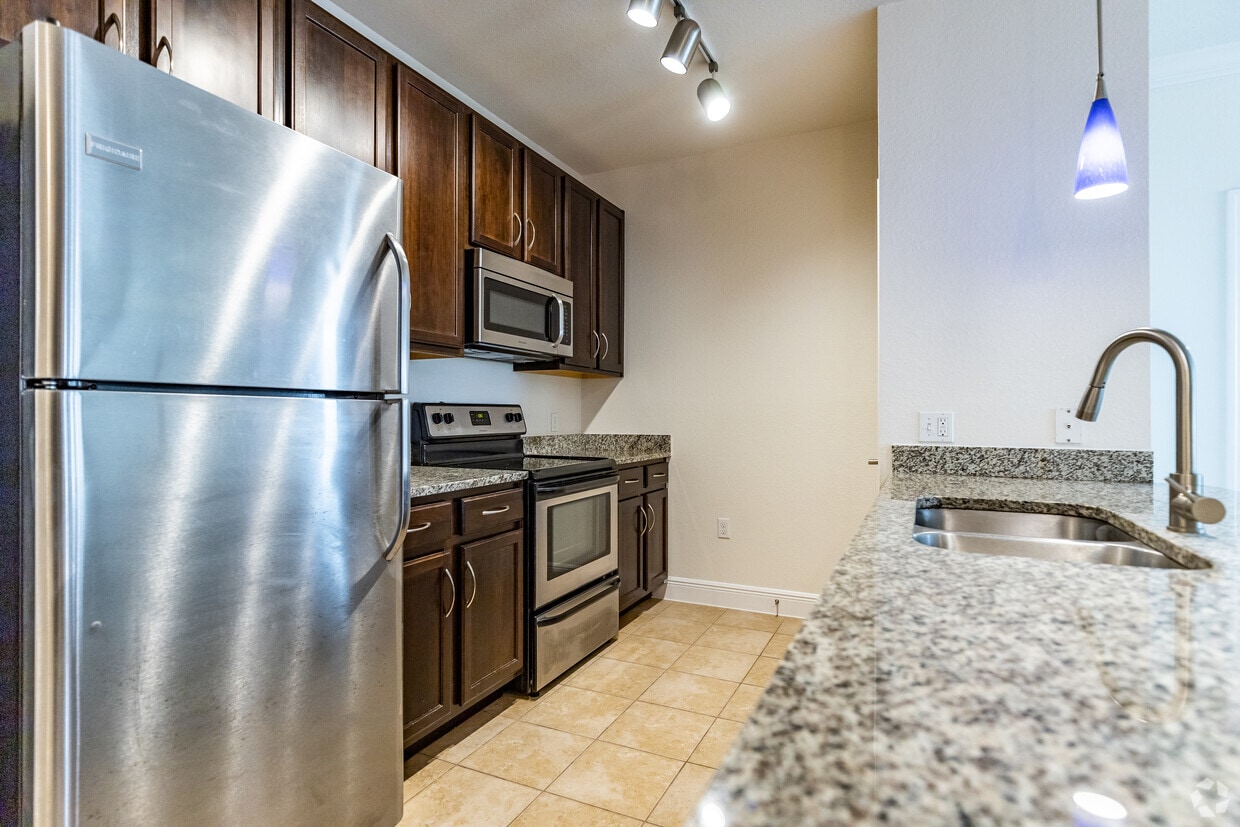 Trinity Club Apartments - 10800 Torino Dr Trinity, FL 34655 ...