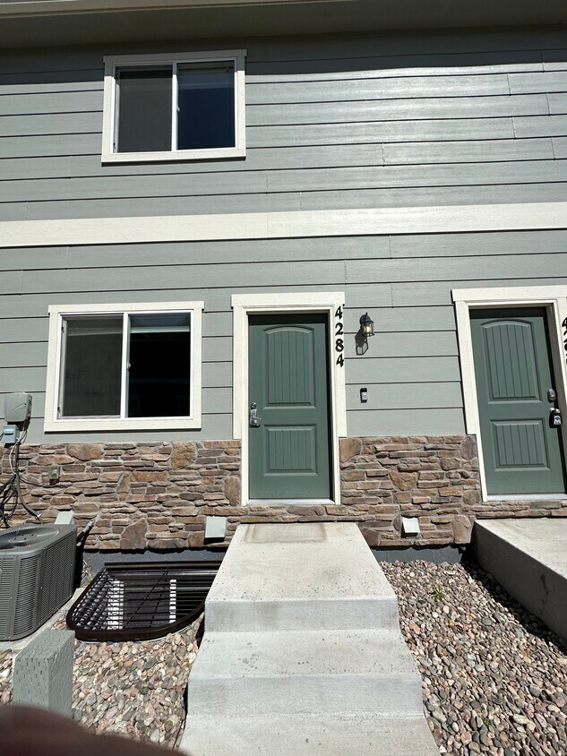 4284 Perryville Pt, Colorado Springs, CO 80911 - Townhome Rentals in ...