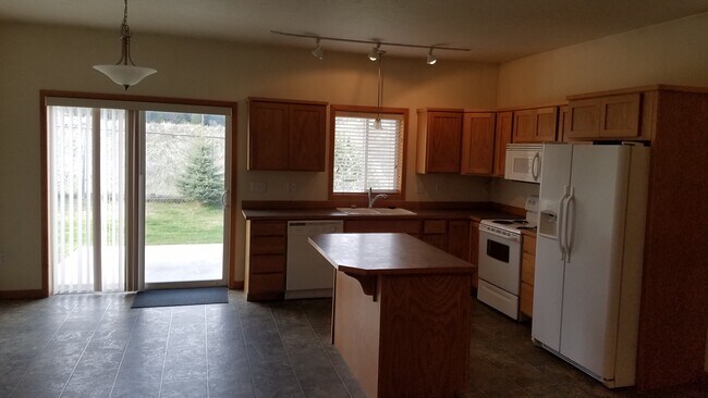 1325 W Bering Dr, Coeur d'Alene, ID 83815 - House Rental in Coeur d ...