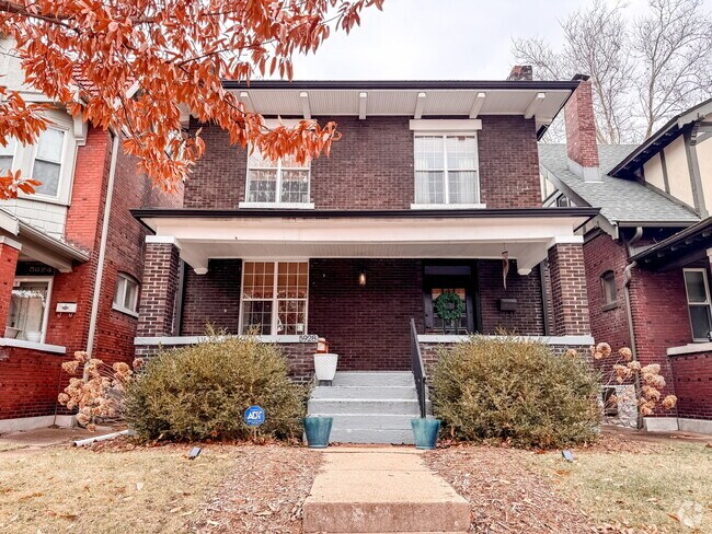 Hamilton Place Apartments for Rent with a Walk-In Closet - Saint Louis ...