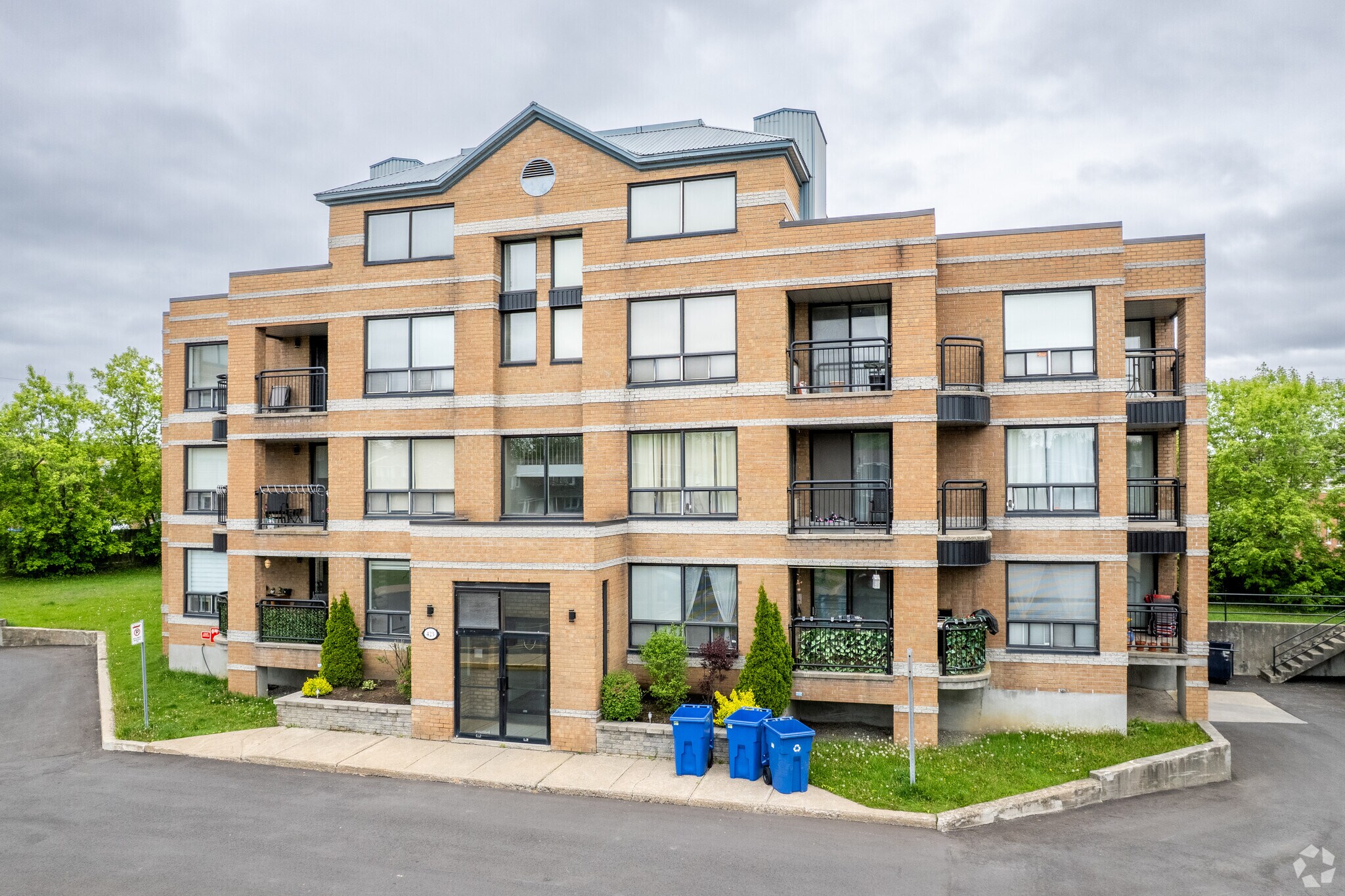 423 Rue Roger-Pilon, Dollard-Des-Ormeaux, QC H9G 2S1 Appartements - 423 ...