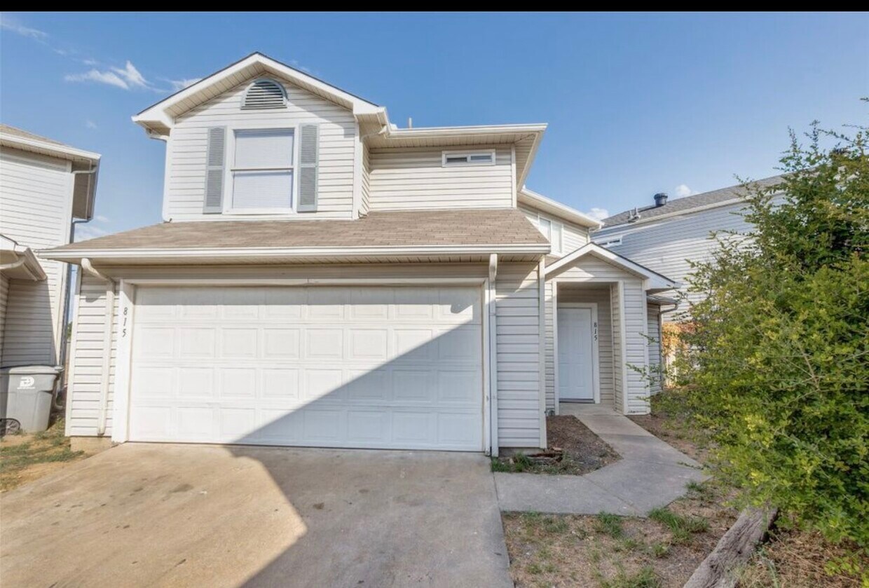 815 Isla Verde Plaza, Dallas, TX 75211 - Townhome Rentals in Dallas TX ...