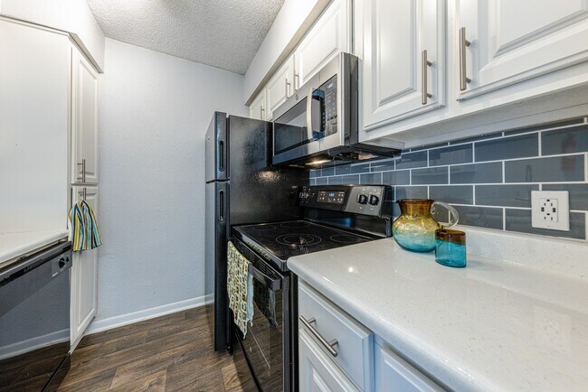 The Legacy at Clear Lake Apartments - 270 El Dorado Blvd Webster, TX ...