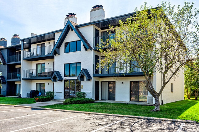 Albion on Lake Cook Apartments - 500 E Constitution Dr Palatine, IL ...