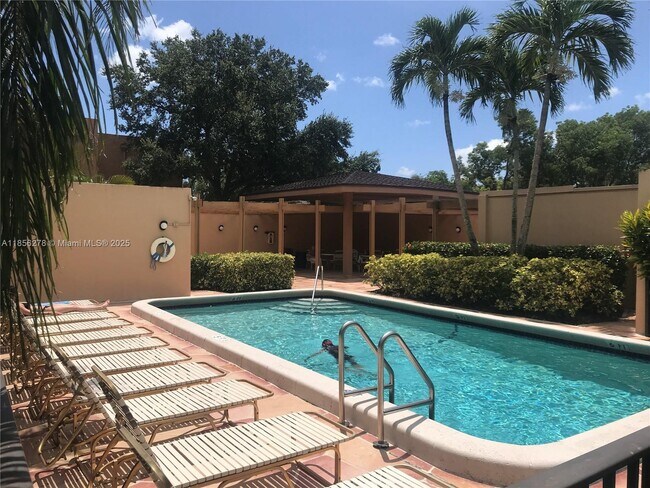 Jacaranda Golf Club Apartments for Rent with a Yard - Plantation, FL ...