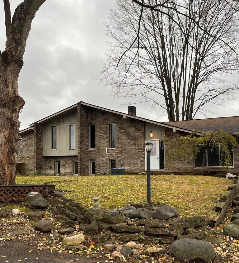 10775 Bogie Lake Rd, Commerce Township, MI 48382 - House Rental in ...