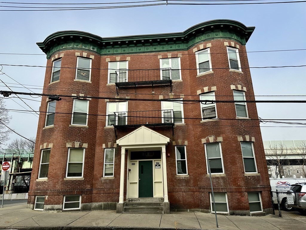 202 Chestnut St Unit 3, Chelsea, MA 02150 - Room for Rent in Chelsea ...