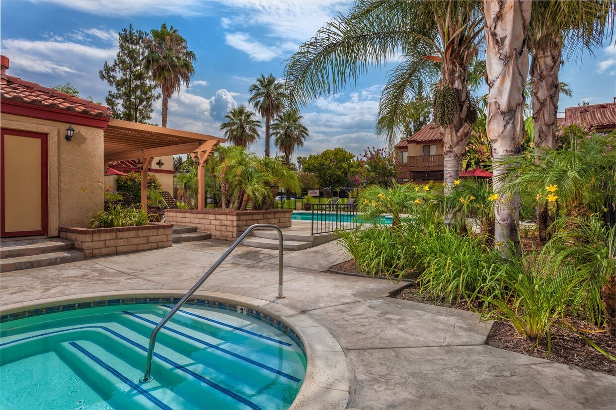 Red Oak Villas Apartments - 11 Tennessee St Redlands, CA 92373 ...
