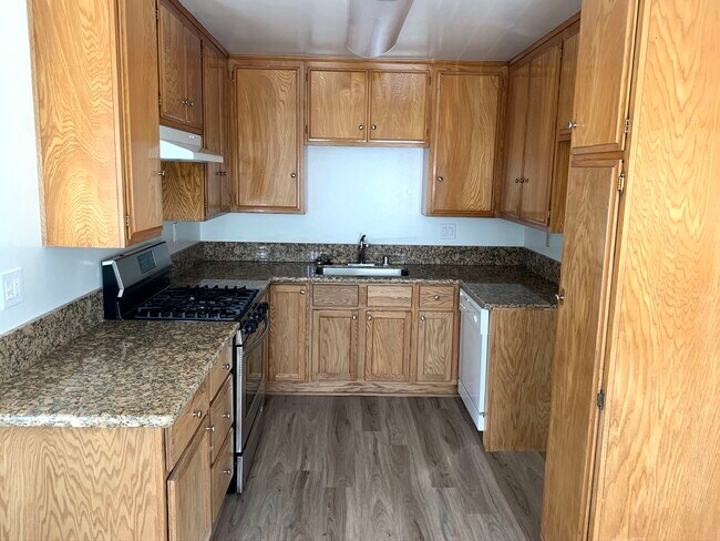 1301 Fremont Way Unit C, Oxnard, CA 93030 - Room for Rent in Oxnard, CA ...