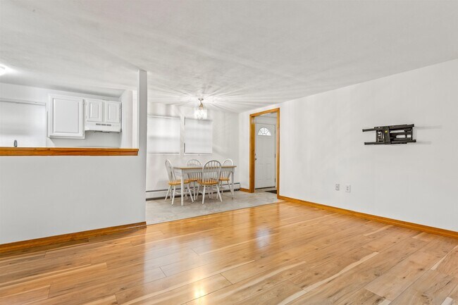 15 Folly Mill Terrace Unit B, Seabrook, NH 03874 - Room for Rent in ...