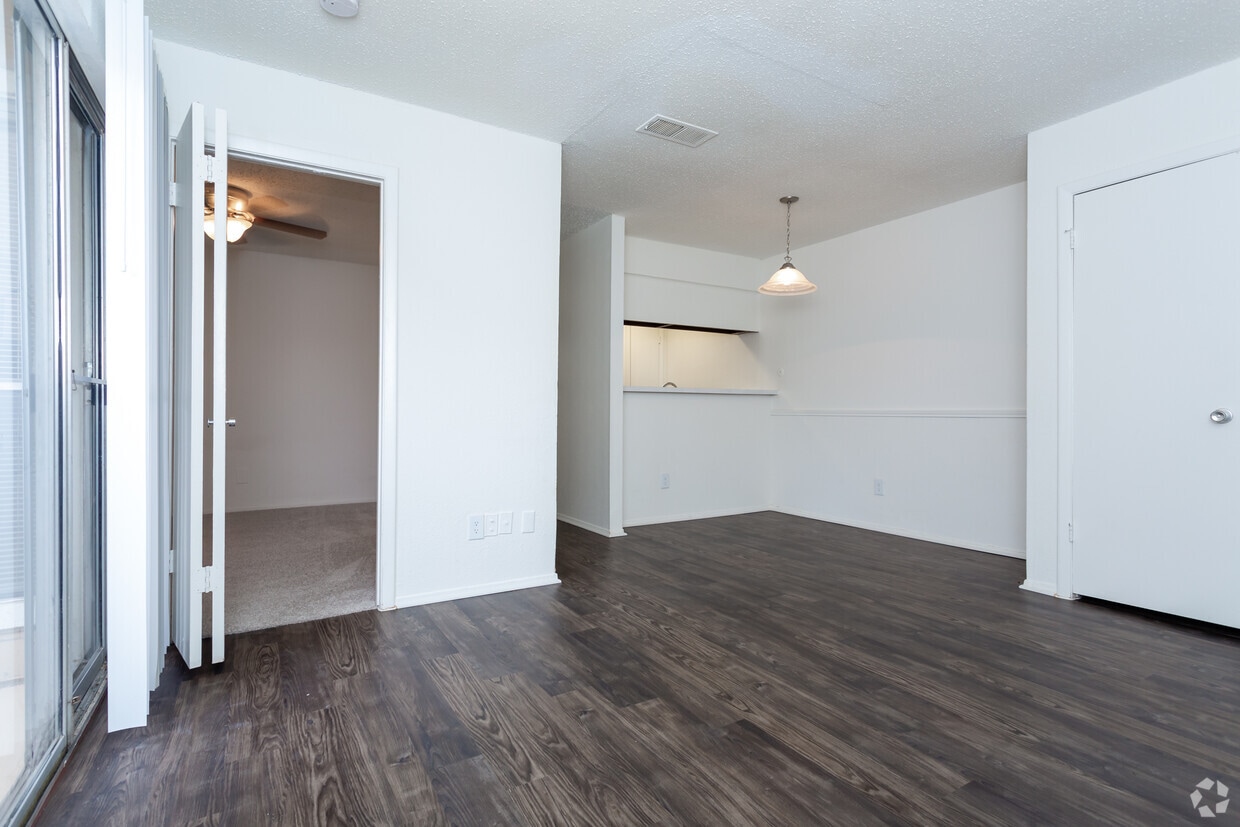 Meadowcrest Apartments - 5200 Meadowcreek Dr Dallas, TX 75248 ...