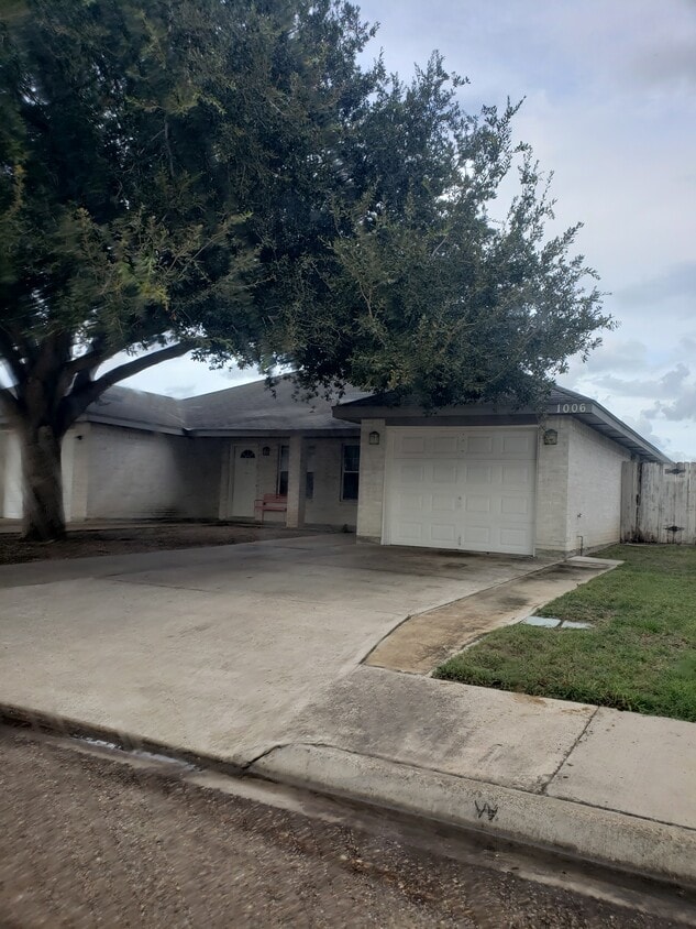 1006 N Cross Ln, Edinburg, TX 78541 - Townhome Rentals in Edinburg TX | Apartments.com