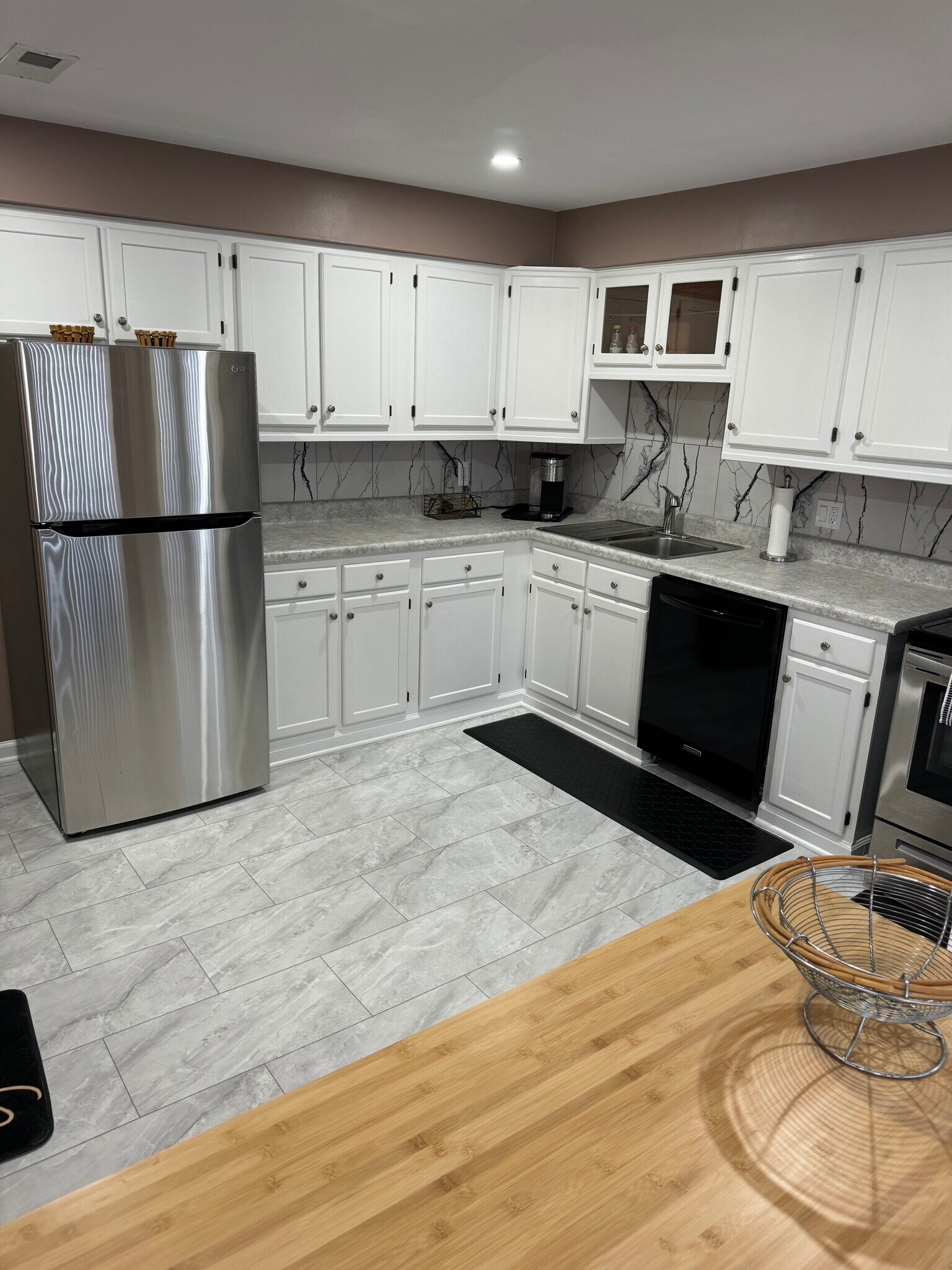 22660 Lorain Rd Unit Upper 2, Fairview Park, OH 44126 - 22660 Lorain Rd ...
