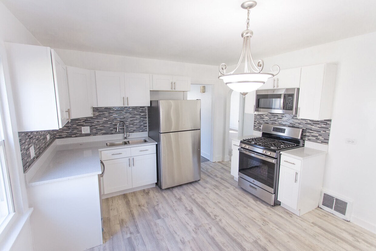 18324 Burnham Ave, Lansing, IL 60438 - Condo for Rent in Lansing, IL ...