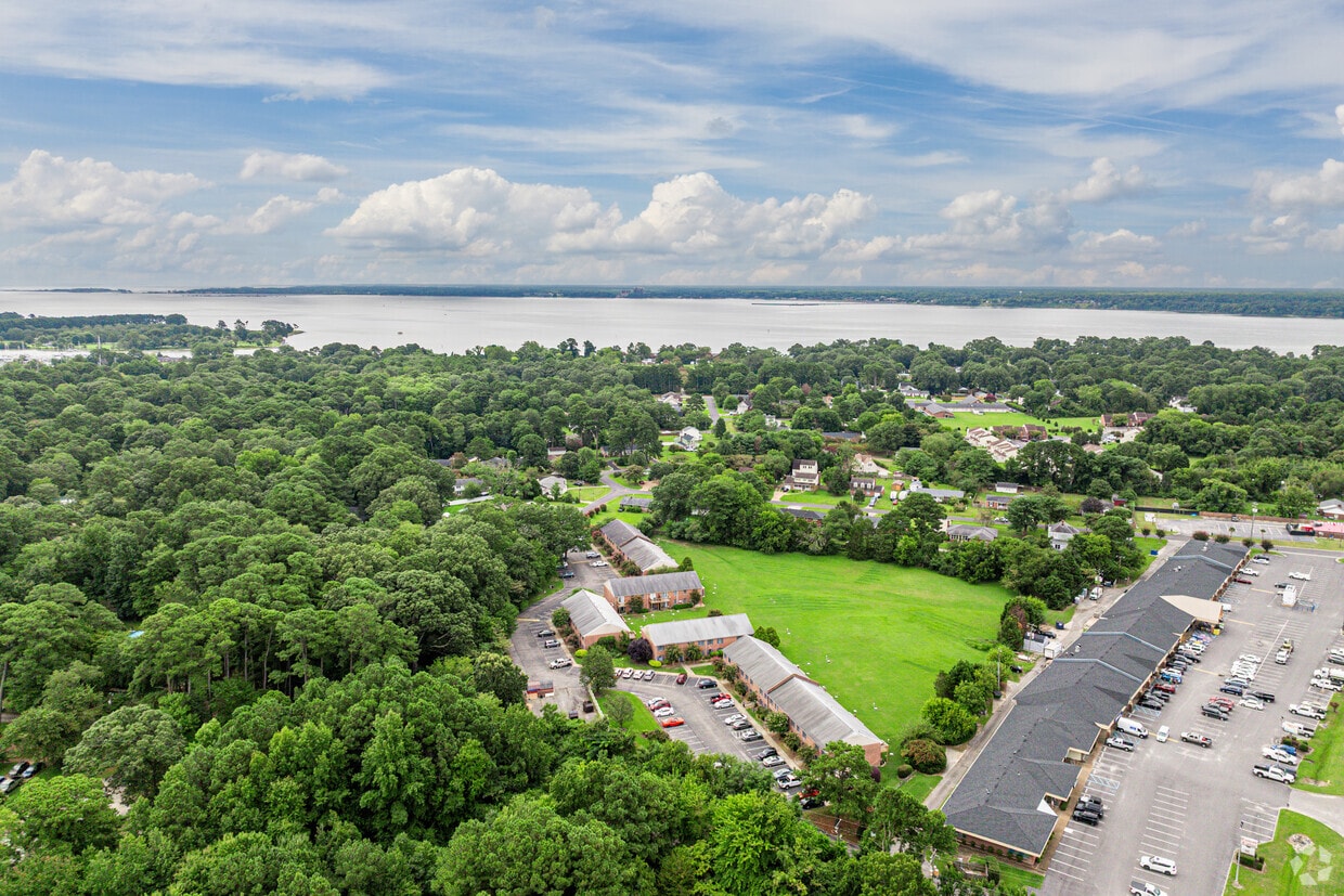 Colonial Point Apartments - 7698 Colonial Point Ln Gloucester Point, VA ...