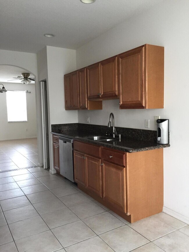 1992 SE Avon Park Dr, Port Saint Lucie, FL 34952 - Townhome Rentals in ...