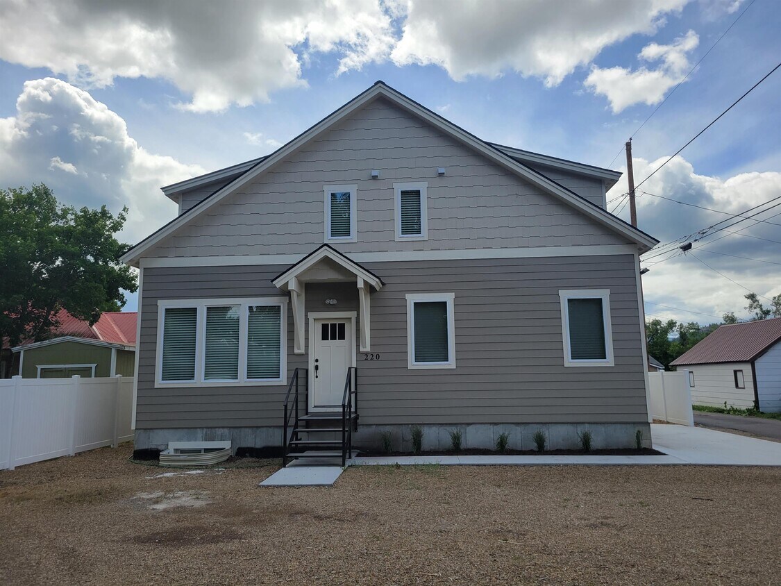 220 11th St W, Kalispell, MT 59901 - House Rental in Kalispell, MT ...