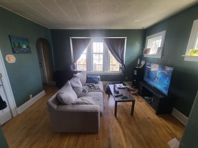 2583 S Burrell St Unit Upper, Milwaukee, WI 53207 | Apartments.com