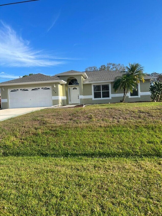 774 SE Atlantus Ave, Port Saint Lucie, FL 34983 - House Rental in Port ...