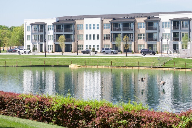 NOVEL University Place by Crescent Communi... - Apartments in Charlotte ...