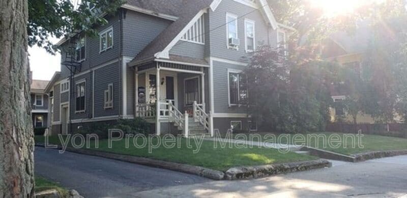 22 Warren Ave Unit 2, Pawtucket, RI 02860 - Condo for Rent in Pawtucket ...