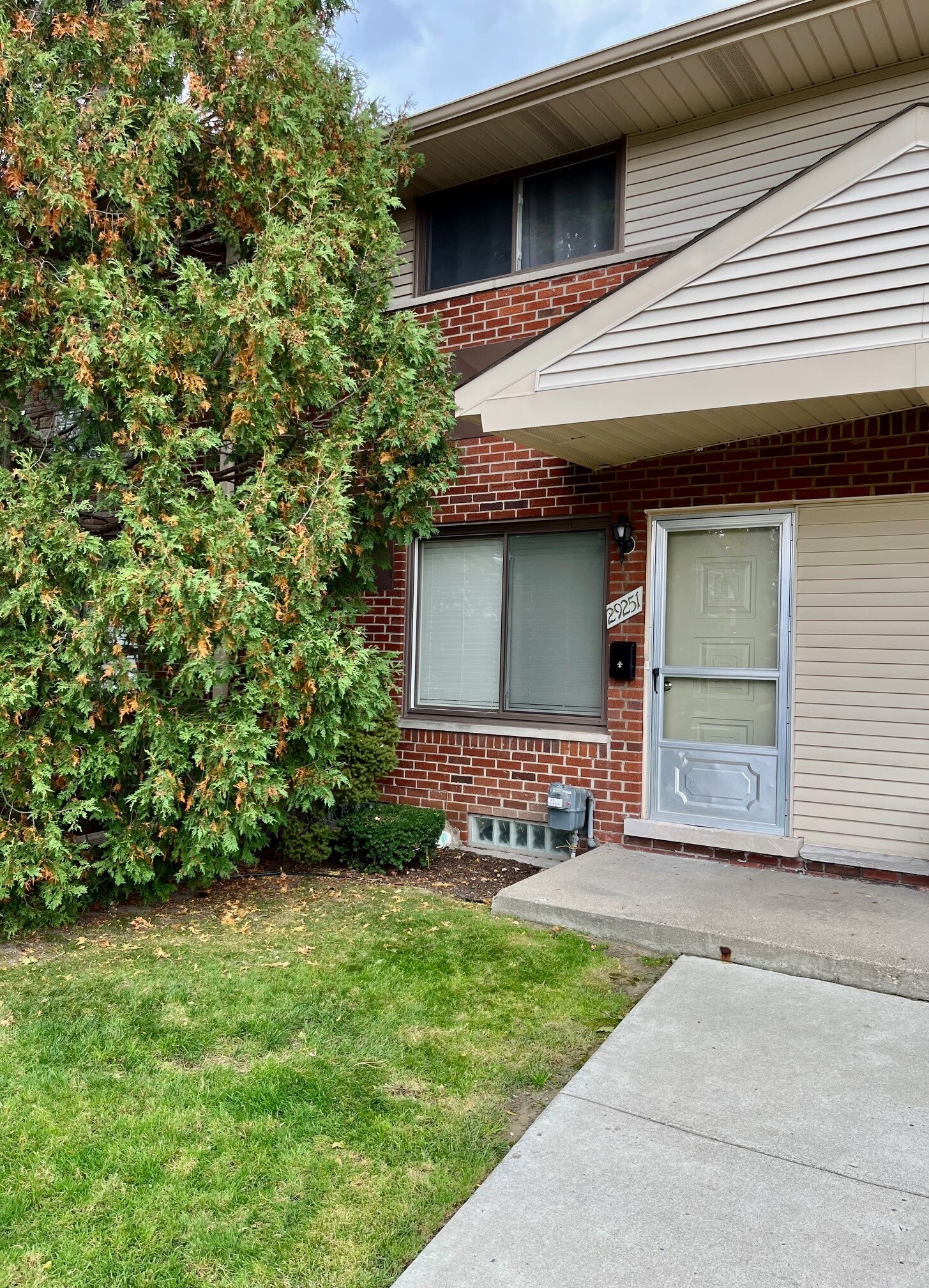 29251 Tessmer Ct, Madison Heights, MI 48071 - Townhome Rentals in ...