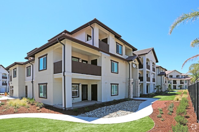 Villa Tuscany Apartments for Rent with a Walk-In Closet - Stockton, CA ...