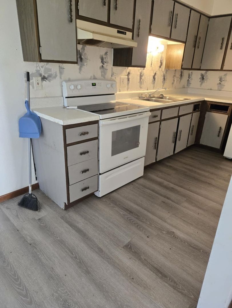 502 E Center St Unit 1D, Melcher-Dallas, IA 50062 - Room for Rent in ...
