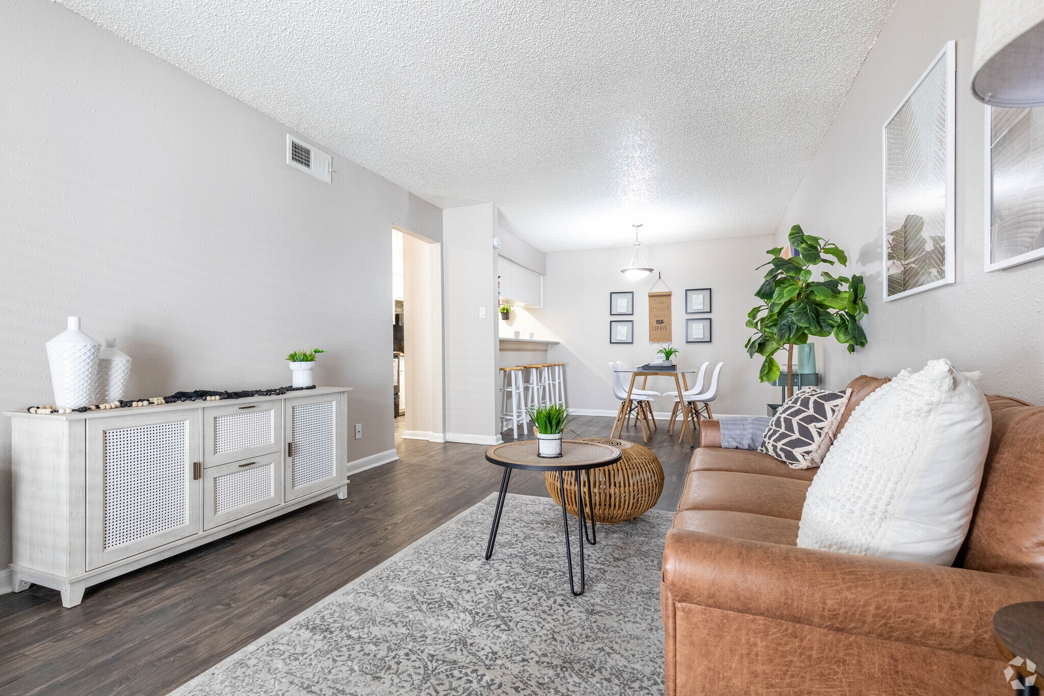 Legends of Memorial - 915 Silber Rd Houston, TX 77024 | Apartments.com