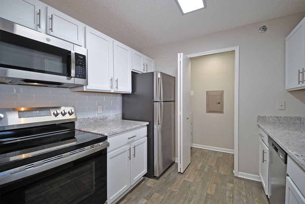 Apartments for Rent with Pickleball Courts in South Lyon MI ...