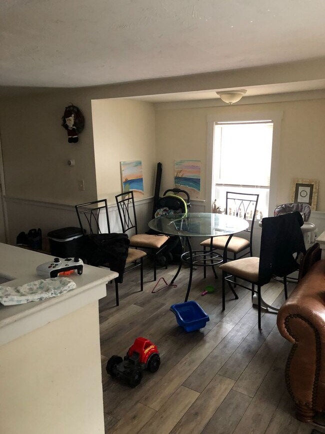 17 Union Ave Unit 17 Uni #3, Wareham, MA 02558 - Room for Rent in ...