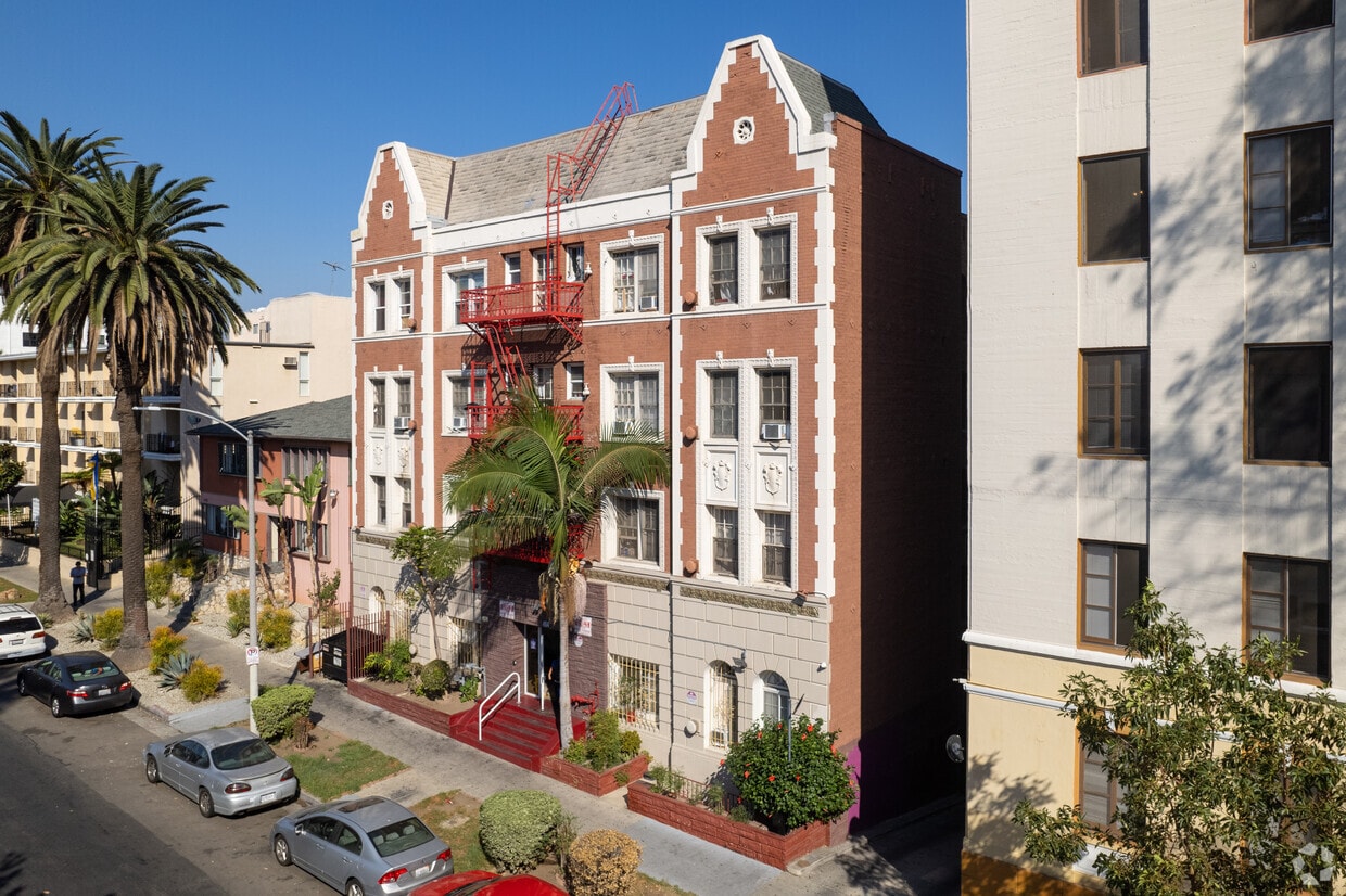 Catalina Apartments - Apartments in Los Angeles, CA | Apartments.com