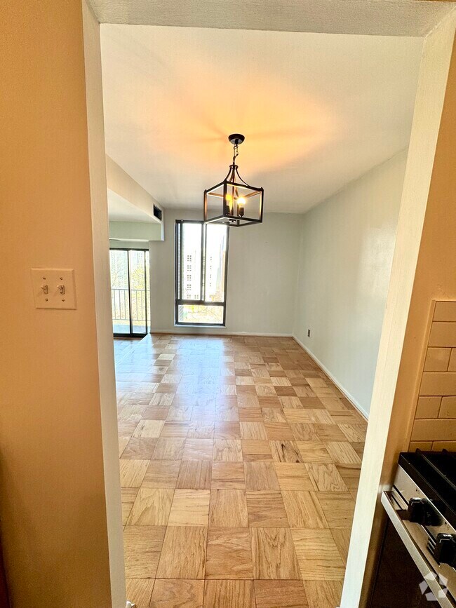 Forest Estates Apartments for Rent with a Walk-In Closet - Silver ...