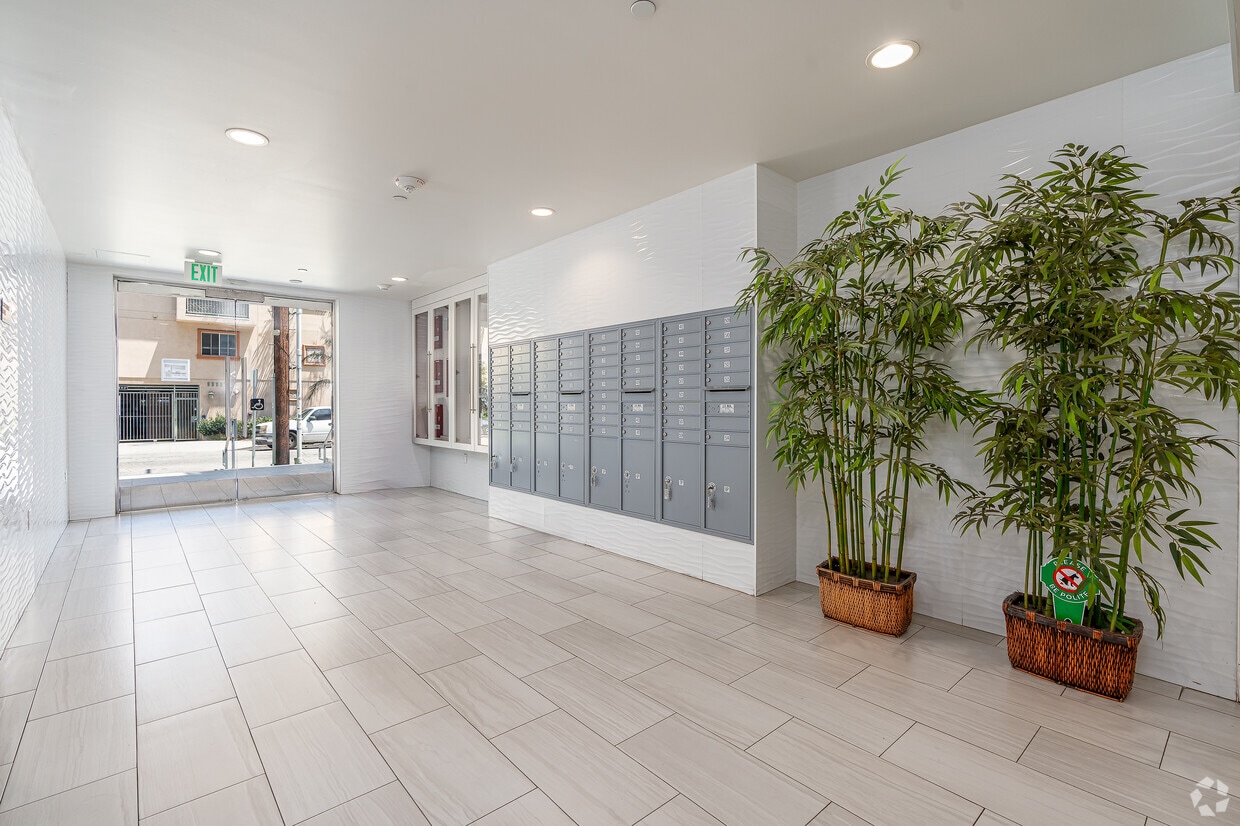 The Luxe Residential - 11110 Hartsook St North Hollywood, CA 91601 ...