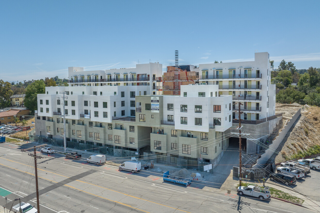 Woodlake Apartments - 23036 Ventura Blvd Woodland Hills, CA 91364 ...