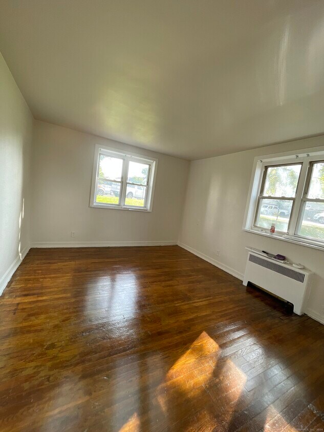 305 Parrott Ave Unit 1A, Bridgeport, CT 06606 - Room for Rent in ...