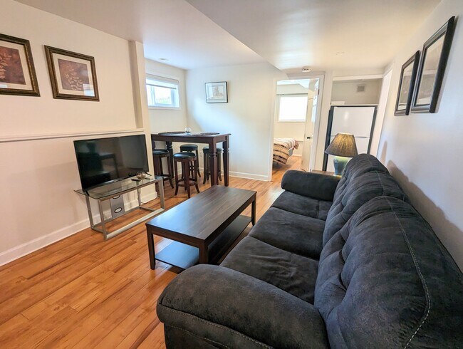 371 Farview Rd Unit 2, Victoria, BC V9C 1V9 Apartments - 371 Farview Rd ...