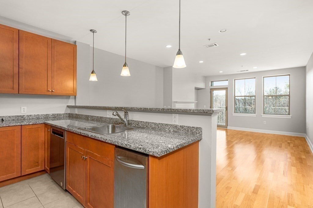 4 Harvest Dr Unit 213, North Andover, MA 01845 - Condo for Rent in ...