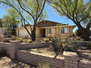 Green Tree East Apartments for Rent with a Garage - Victorville, CA ...