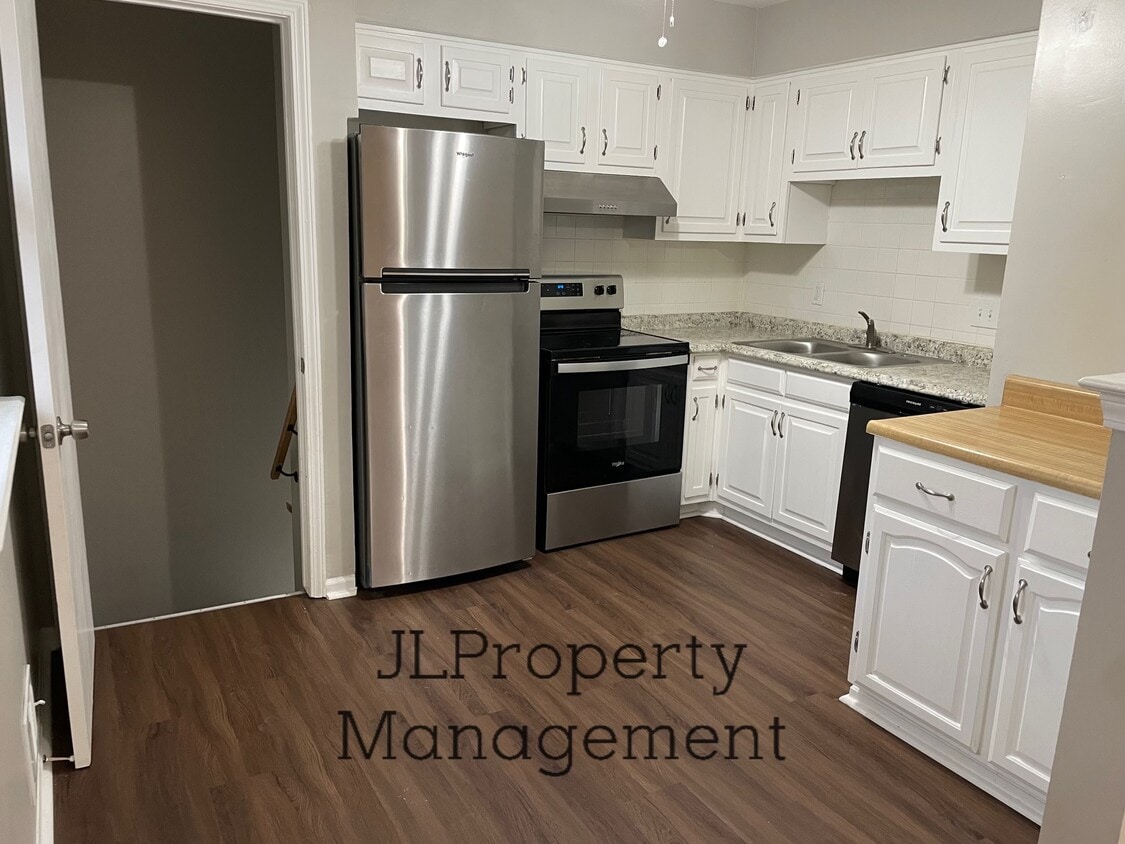 917 SW Kingscross Rd, Blue Springs, MO 64014 - Townhome Rentals in Blue ...