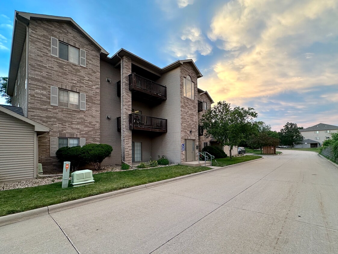 3028 Center Point Rd NE Unit 203, Cedar Rapids, IA 52402 - Condo for Rent in Cedar Rapids, IA ...