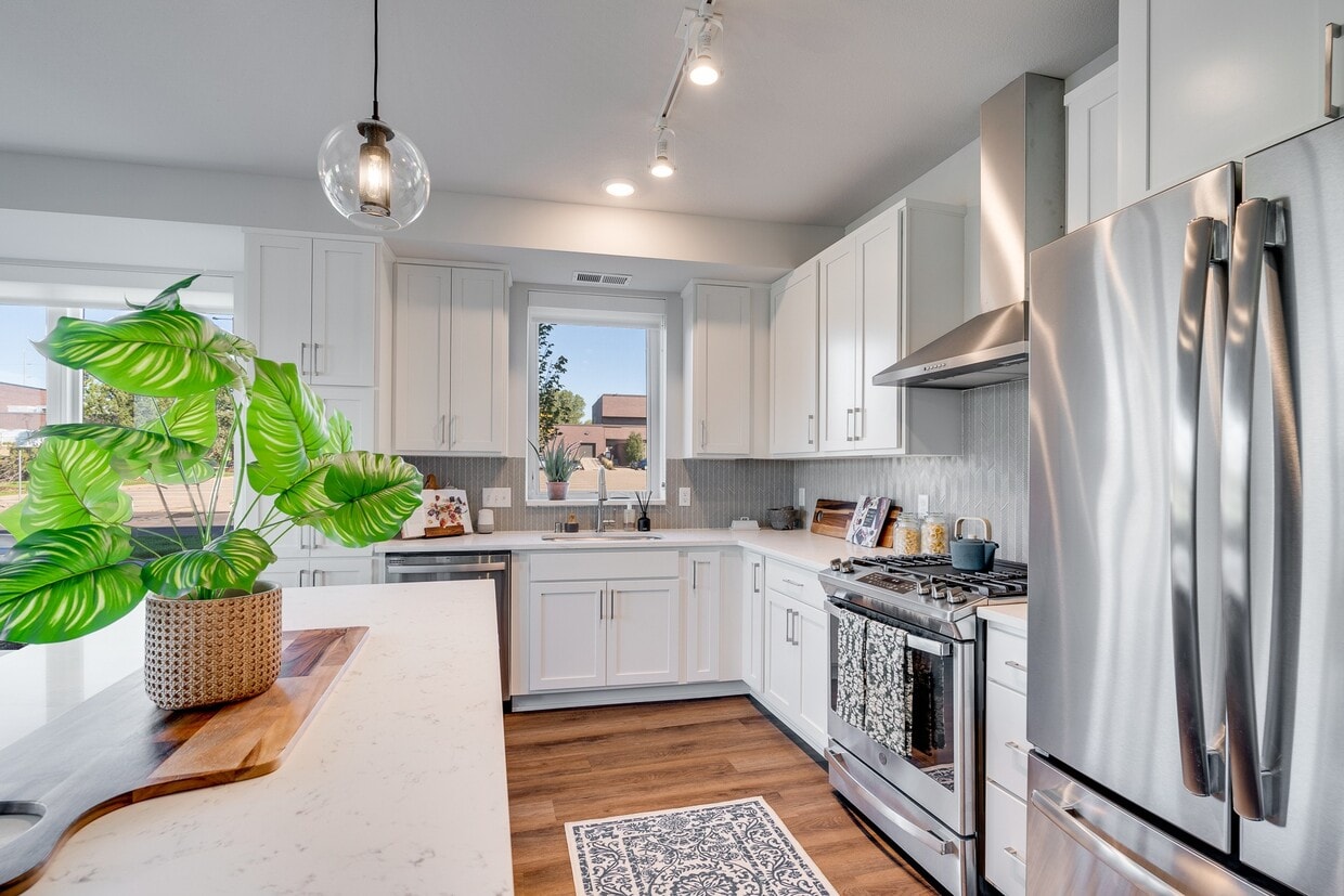 Emrik SV - 4043 Chatsworth St N Shoreview, MN 55126 | Apartments.com