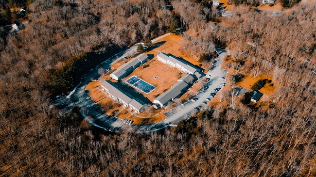 The Den Cedar Ridge Apartments - 43-60 Burt Latham Rd Willington, CT ...