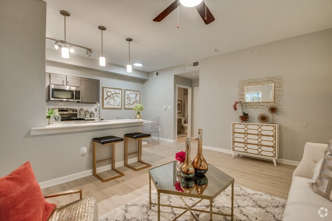 Oak Lawn Heights Apartments for Rent with a Walk-In Closet - Dallas, TX ...