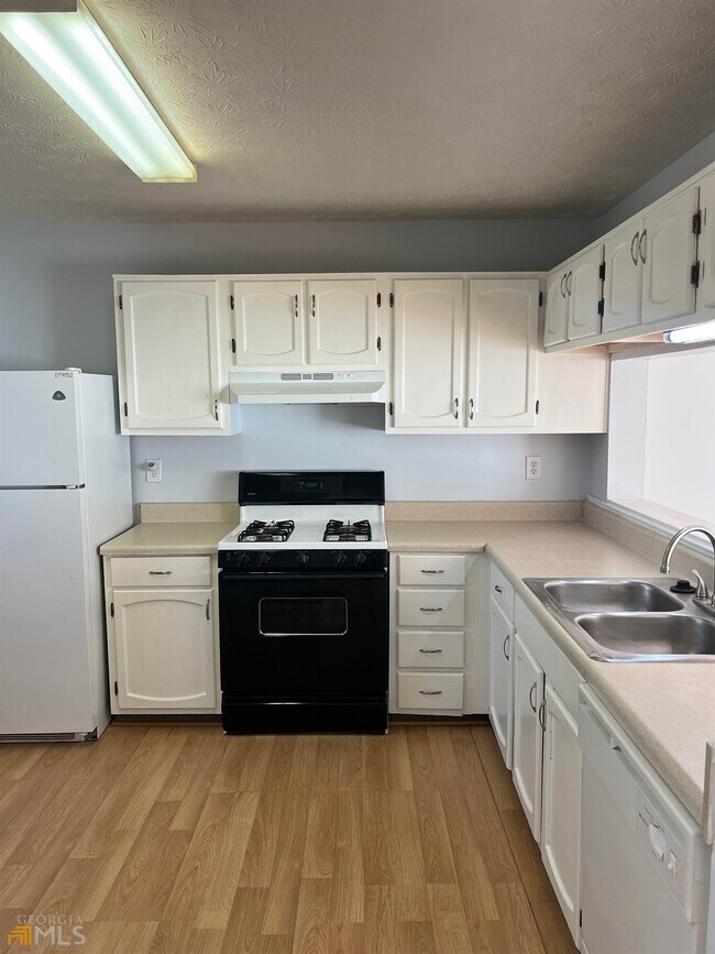 1535 Inverness Dr, Stone Mountain, GA 30083 - Townhome Rentals in Stone ...