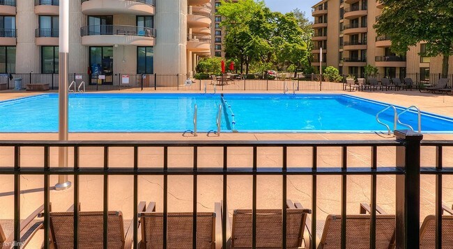 2 Wheaton Center, Wheaton, IL 60187 - Condo for Rent in Wheaton, IL ...