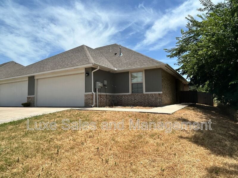 11302 Coachmans Rd, Yukon, OK 73099 - House Rental in Yukon, OK | Apartments.com