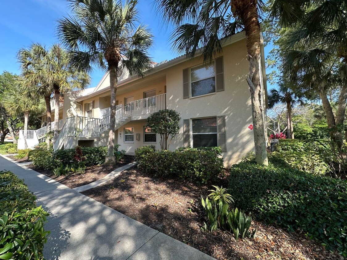 241 Robin Hood Cir Unit Seasonal, Naples, FL 34104 - Room for Rent in ...