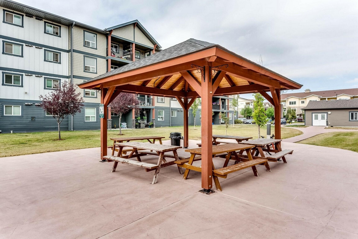 King's Heights Apartments - 20 Kingsland Close Se Airdrie, AB ...